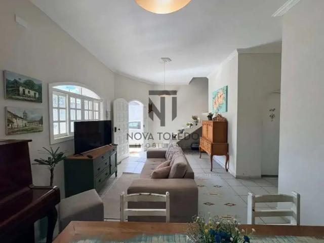 Casa / Sobrado para Venda em Jacareí/SP Jardim Santa Maria 4 Quartos