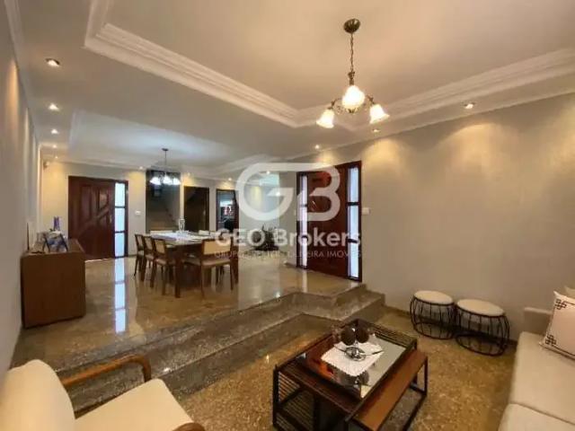 Casa / Sobrado para Venda em Jacareí/SP Jardim Santa Maria 4 Quartos