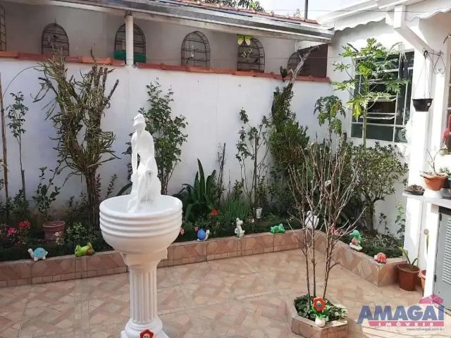 Casa / Sobrado para Venda em Jacareí/SP Jardim Santa Maria 4 Quartos