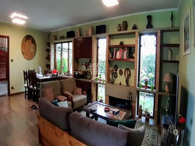 Casa / Sobrado para Venda em Jacareí/SP Jardim Siesta 4 Quartos