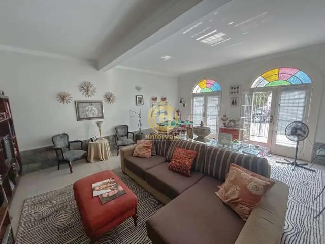 Casa / Sobrado para Venda em Jacareí/SP Jardim Siesta 5 Quartos