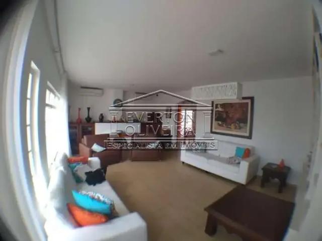 Casa / Sobrado para Venda em Jacareí/SP Jardim Siesta 5 Quartos