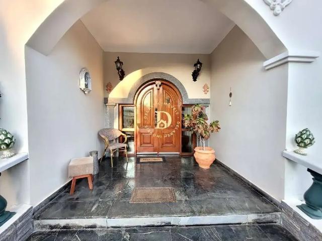 Casa / Sobrado para Venda em Jacareí/SP Jardim Siesta 5 Quartos