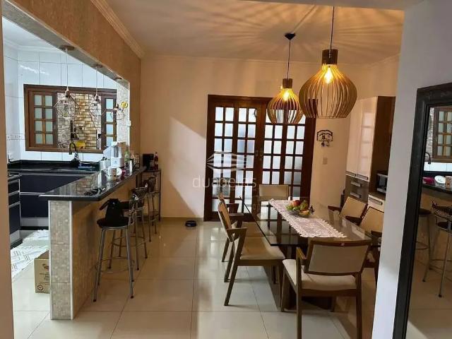 Casa / Sobrado para Venda em Jacareí/SP Loteamento Villa Branca 3 Quartos