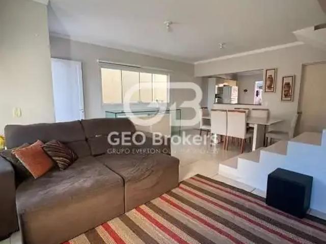 Casa / Sobrado para Venda em Jacareí/SP Loteamento Villa Branca 3 Quartos