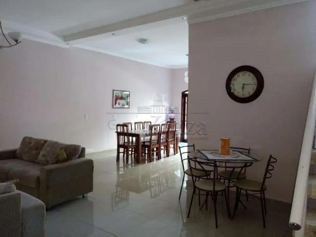 Casa / Sobrado para Venda em Jacareí/SP Loteamento Villa Branca 4 Quartos