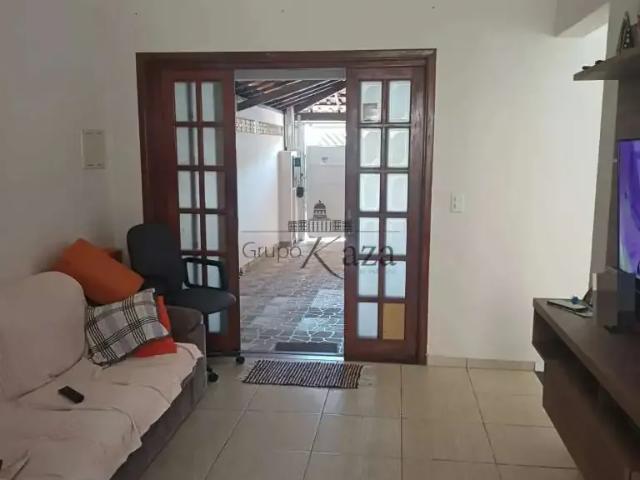 Casa / Sobrado para Venda em Jacareí/SP Parque dos Príncipes 3 Quartos