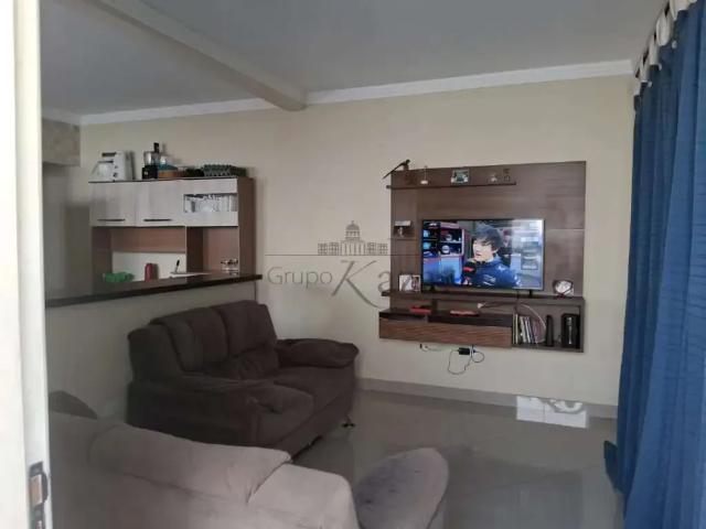 Casa / Sobrado para Venda em Jacareí/SP Parque dos Príncipes 2 Quartos