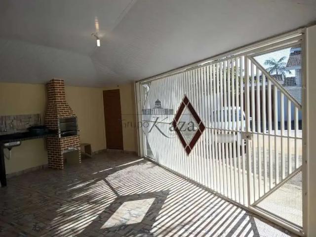 Casa / Sobrado para Venda em Jacareí/SP Residencial Santa Paula 4 Quartos