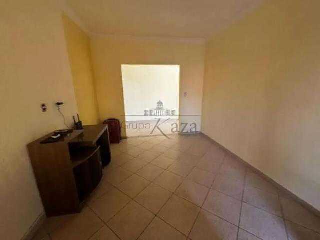 Casa / Sobrado para Venda em Jacareí/SP Vila Zezé 4 Quartos