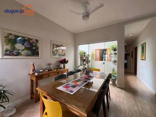 Casa / Sobrado para Venda em Jacareí/SP Vila Branca 3 Quartos
