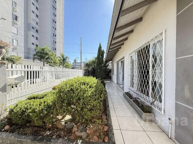 Casa / Sobrado para Venda em Jaraguá do Sul/SC Centro 4 Quartos