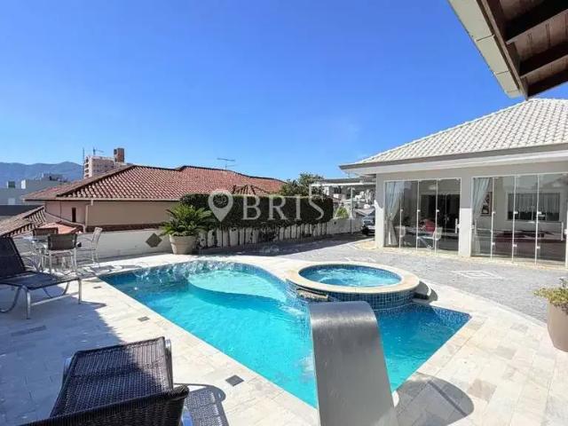 Casa / Sobrado para Venda em Jaraguá do Sul/SC Vila Nova 4 Quartos