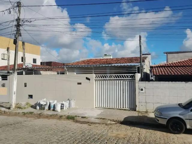 Casa / Sobrado para Venda em João Pessoa/PB João Paulo II 3 Quartos