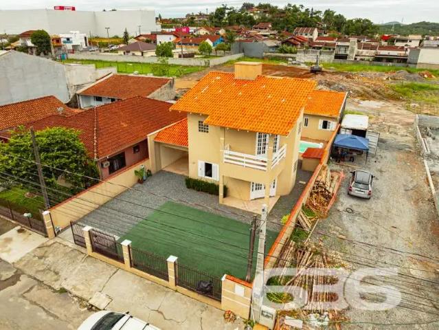 Casa / Sobrado para Venda em Joinville/SC Vila Nova 4 Quartos