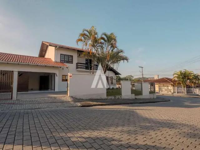Casa / Sobrado para Venda em Joinville/SC Vila Nova 4 Quartos