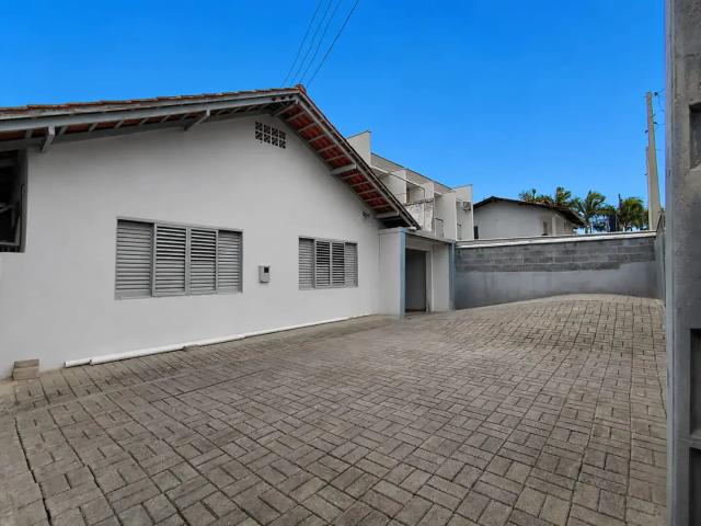 Casa / Sobrado para Venda em Joinville/SC Vila Nova 4 Quartos