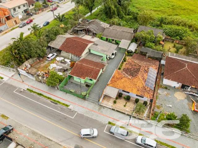 Casa / Sobrado para Venda em Joinville/SC Vila Nova 6 Quartos