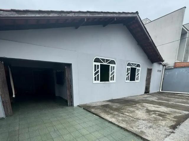 Casa / Sobrado para Venda em Joinville/SC Adhemar Garcia 4 Quartos
