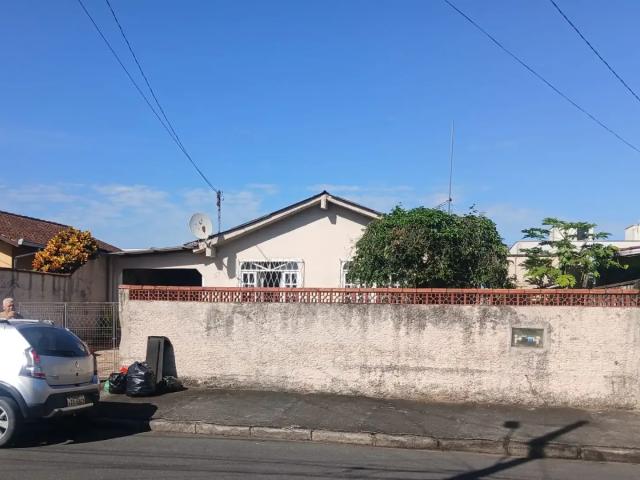 Casa / Sobrado para Venda em Joinville/SC Adhemar Garcia 3 Quartos