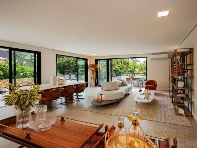 Casa / Sobrado para Venda em Joinville/SC América 3 Quartos