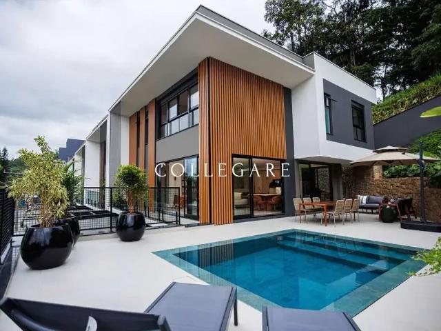 Casa / Sobrado para Venda em Joinville/SC América 3 Quartos