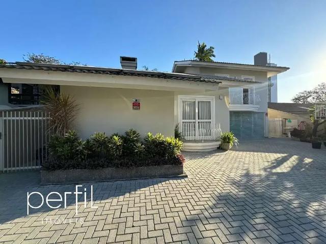 Casa / Sobrado para Venda em Joinville/SC Anita Garibaldi 3 Quartos
