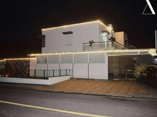 Casa / Sobrado para Venda em Joinville/SC Anita Garibaldi 3 Quartos