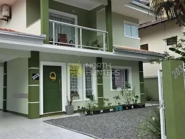 Casa / Sobrado para Venda em Joinville/SC Anita Garibaldi 4 Quartos