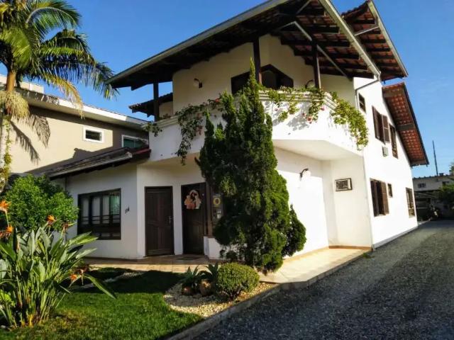 Casa / Sobrado para Venda em Joinville/SC Anita Garibaldi 4 Quartos
