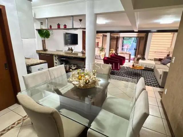 Casa / Sobrado para Venda em Joinville/SC Anita Garibaldi 4 Quartos