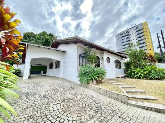 Casa / Sobrado para Venda em Joinville/SC Anita Garibaldi 4 Quartos