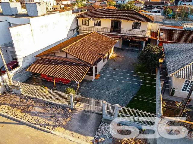 Casa / Sobrado para Venda em Joinville/SC Aventureiro 5 Quartos