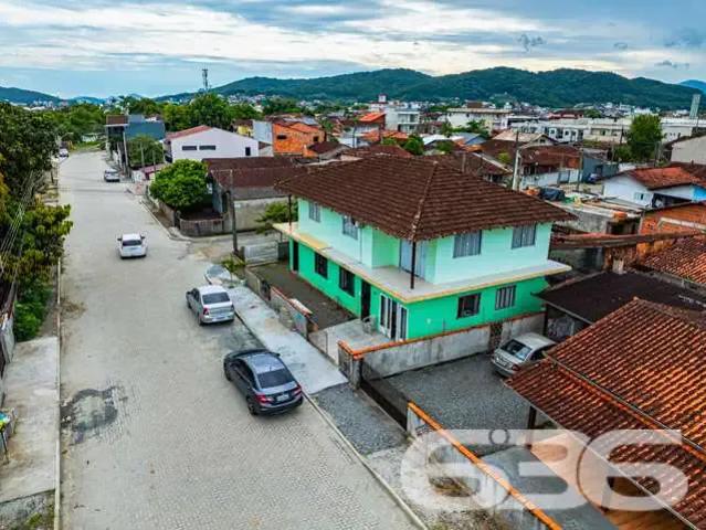 Casa / Sobrado para Venda em Joinville/SC Aventureiro 6 Quartos