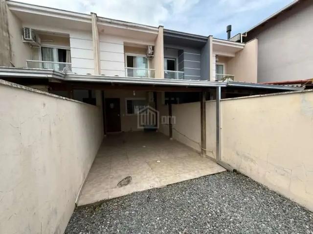 Casa / Sobrado para Venda em Joinville/SC Aventureiro 2 Quartos
