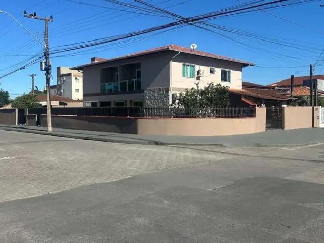 Casa / Sobrado para Venda em Joinville/SC Aventureiro 3 Quartos