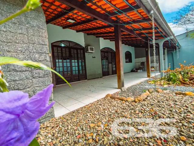 Casa / Sobrado para Venda em Joinville/SC Aventureiro 3 Quartos