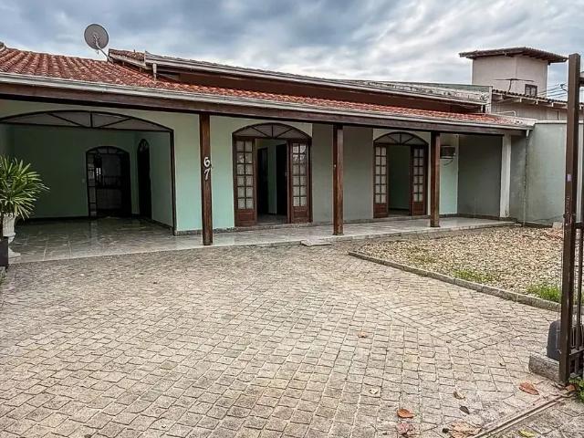 Casa / Sobrado para Venda em Joinville/SC Aventureiro 3 Quartos