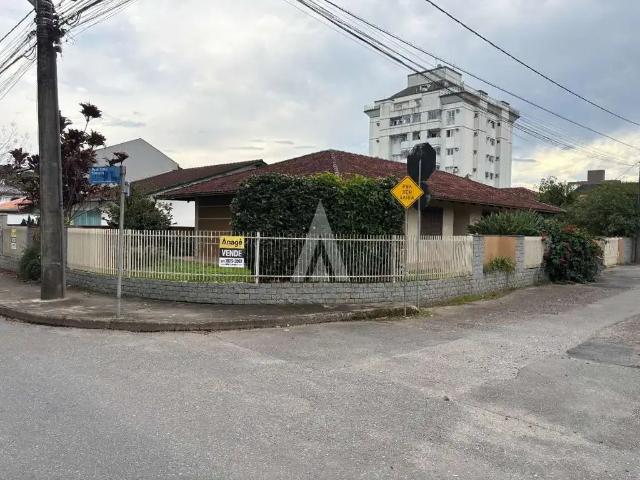 Casa / Sobrado para Venda em Joinville/SC Bom Retiro 3 Quartos