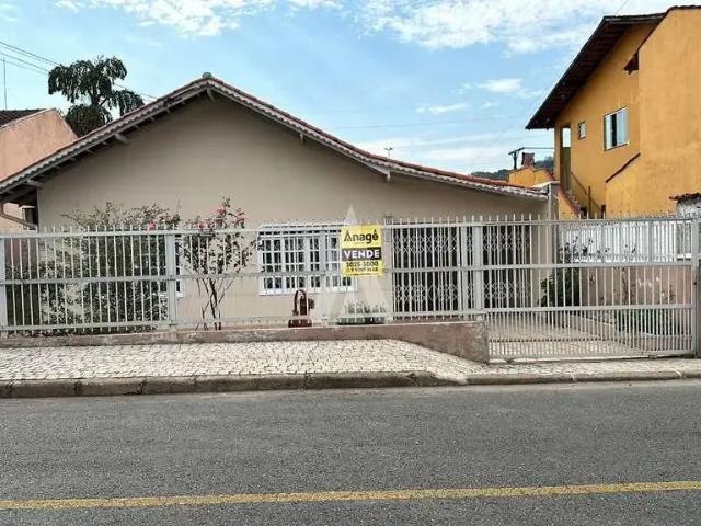 Casa / Sobrado para Venda em Joinville/SC Bom Retiro 3 Quartos