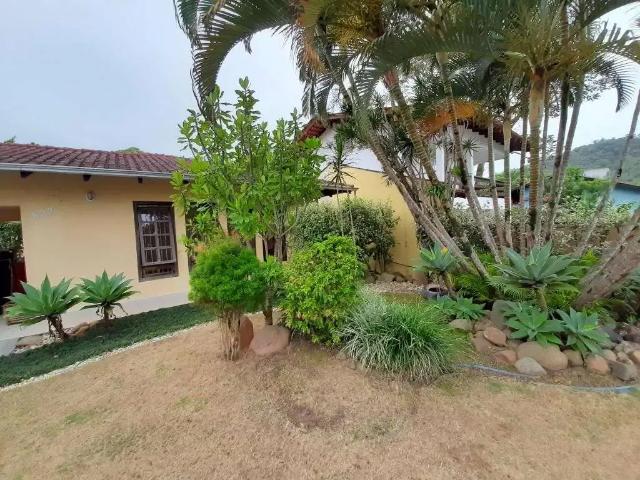 Casa / Sobrado para Venda em Joinville/SC Bom Retiro 3 Quartos