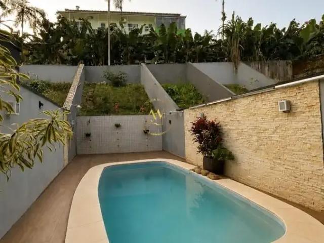 Casa / Sobrado para Venda em Joinville/SC Bom Retiro 3 Quartos