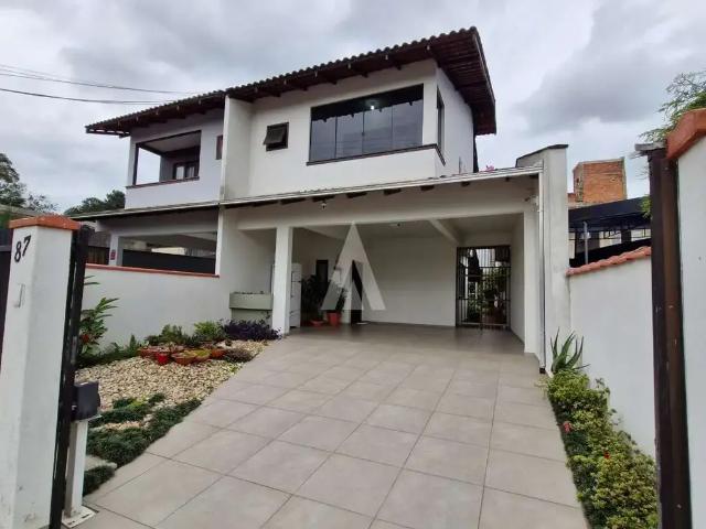 Casa / Sobrado para Venda em Joinville/SC Bom Retiro 3 Quartos