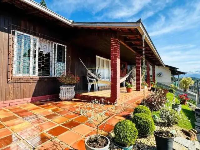 Casa / Sobrado para Venda em Joinville/SC Bom Retiro 3 Quartos