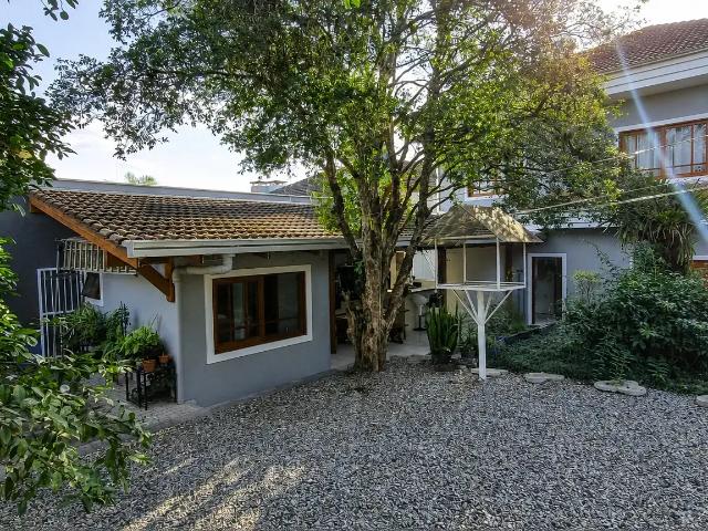 Casa / Sobrado para Venda em Joinville/SC Bom Retiro 4 Quartos