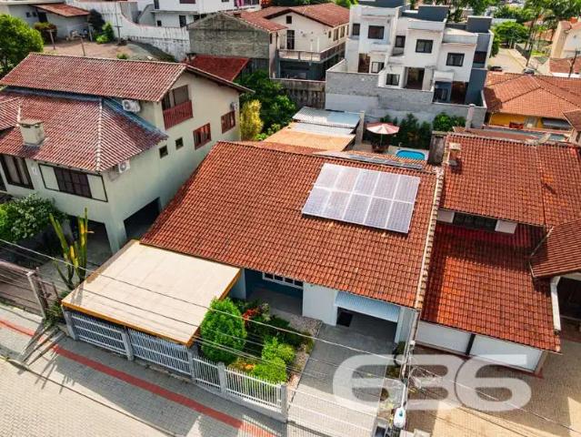 Casa / Sobrado para Venda em Joinville/SC Bom Retiro 4 Quartos