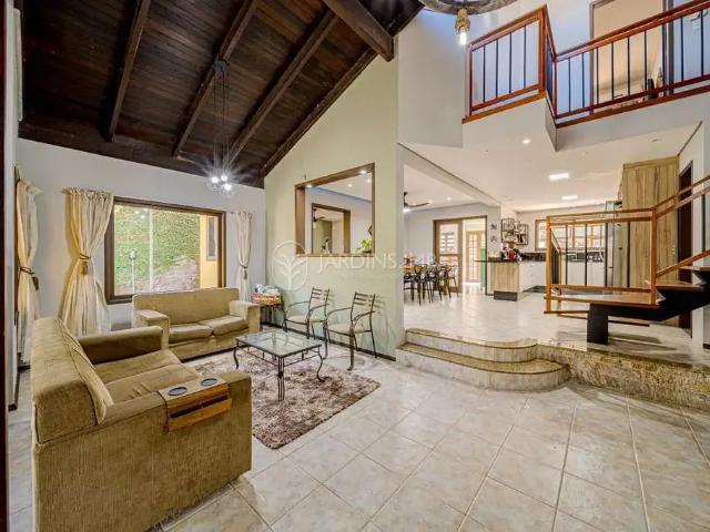 Casa / Sobrado para Venda em Joinville/SC Bom Retiro 4 Quartos