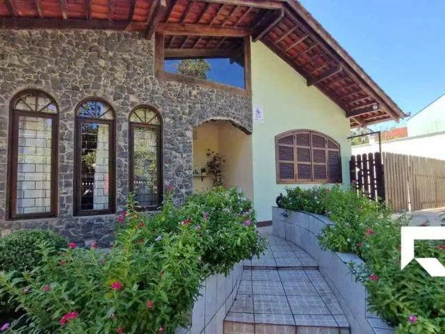Casa / Sobrado para Venda em Joinville/SC Bom Retiro 5 Quartos