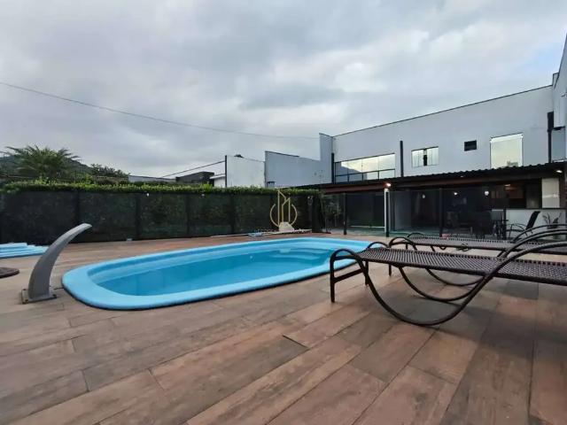 Casa / Sobrado para Venda em Joinville/SC Boa Vista 4 Quartos