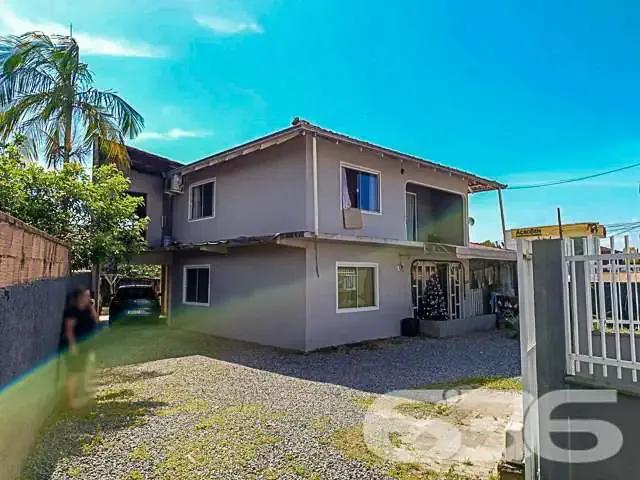 Casa / Sobrado para Venda em Joinville/SC Boehmerwald 4 Quartos